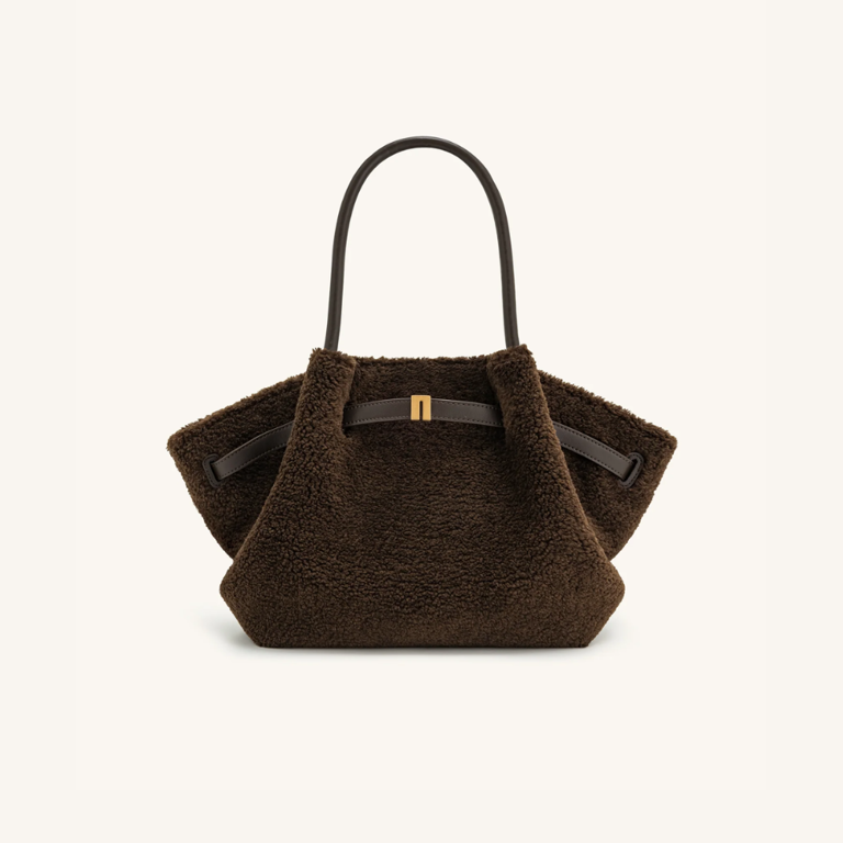 Les sacs doudou en fausse fourrure sont l'obsession mode de toutes les ...