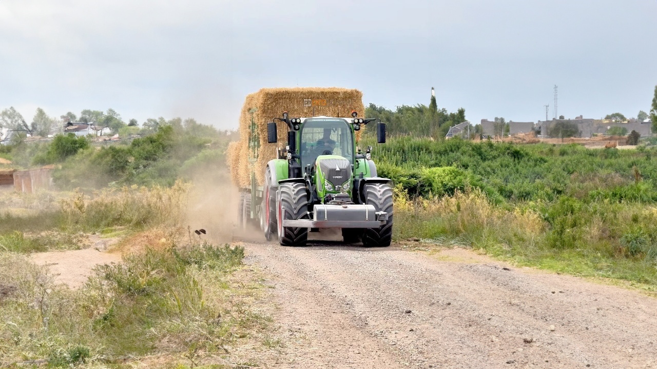 Bale stacking with the Heath Super Chaser