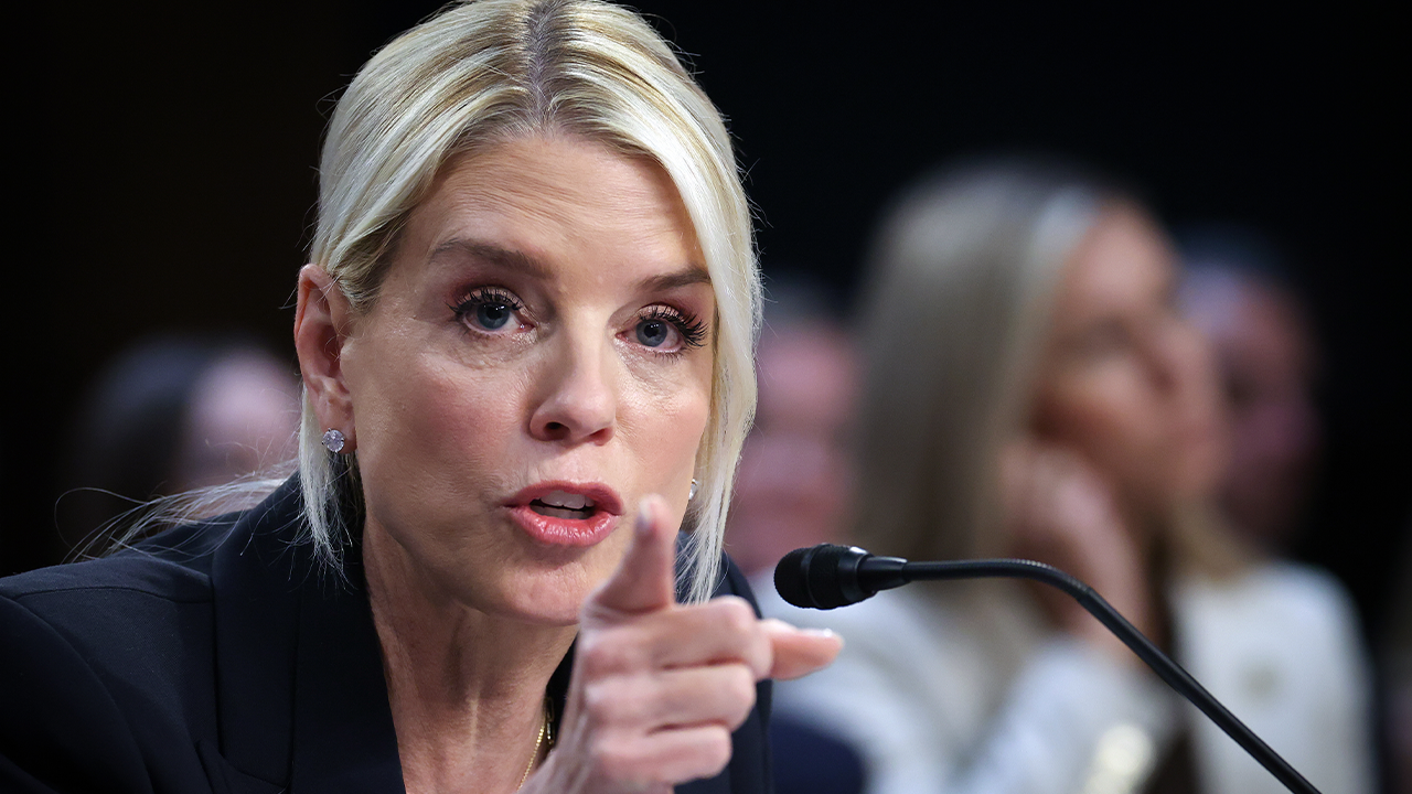 Minneapolis shooting: AG Pam Bondi gives Gov. Walz conditions for ICE ...