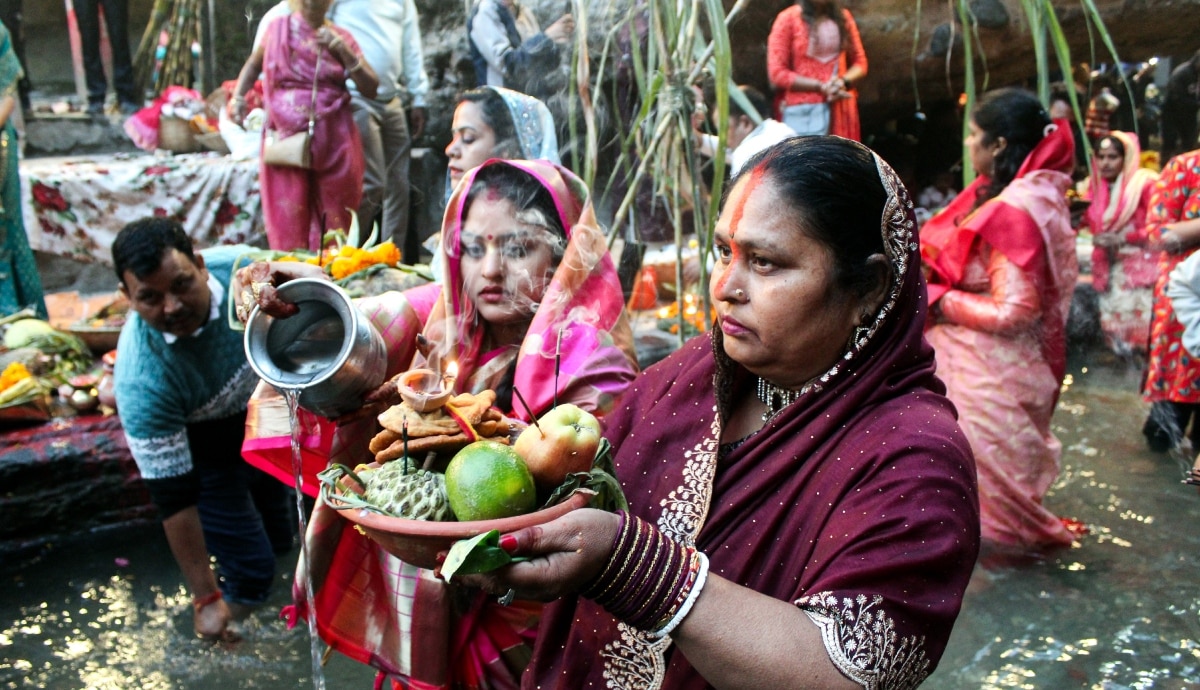 Chhath Puja Day 3: Grand 'Sandhya Arghya' Across India As Devotees ...