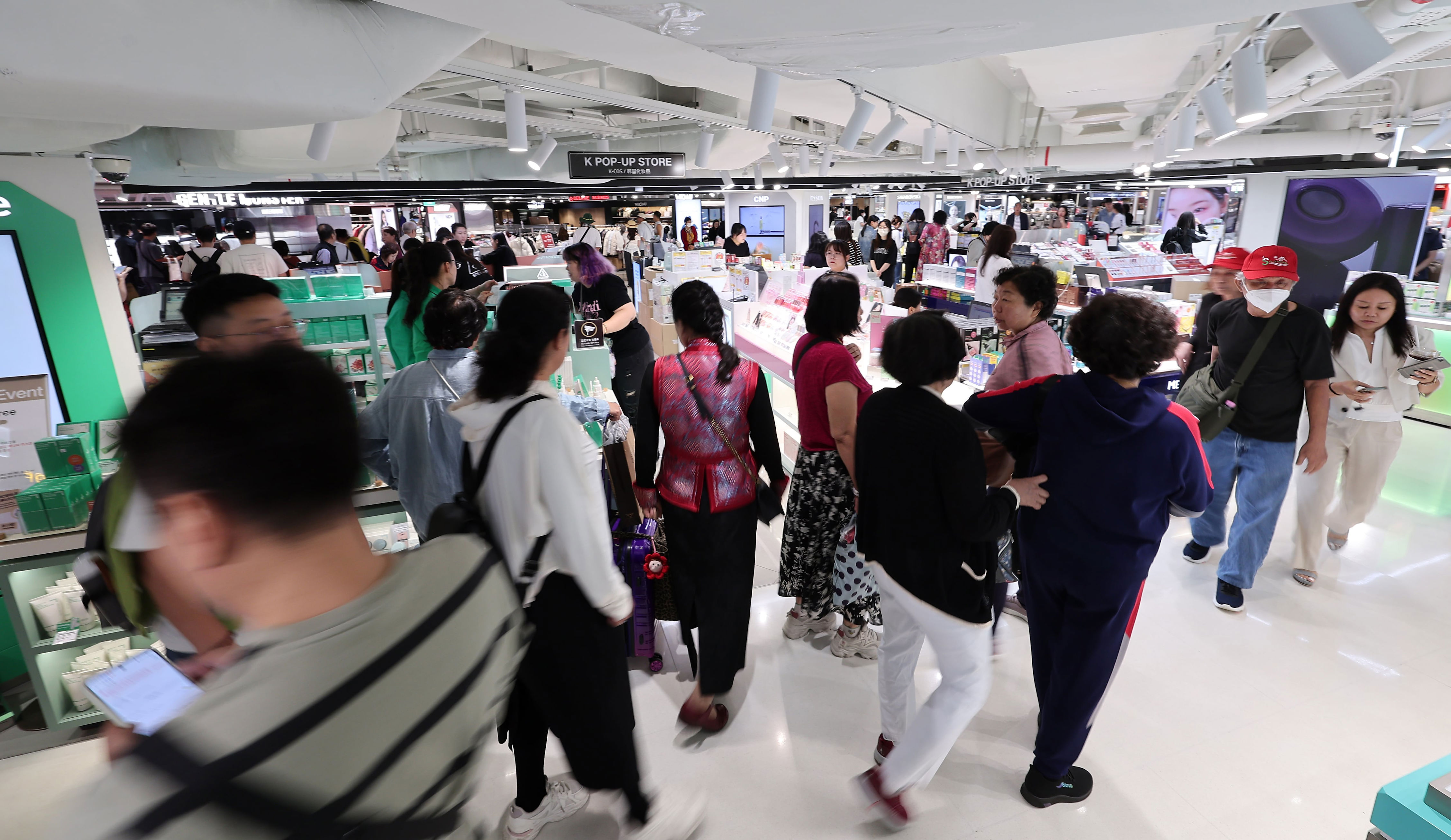 Seongsu-dong Cafe Bans Chinese Guests, Mayor Intervenes