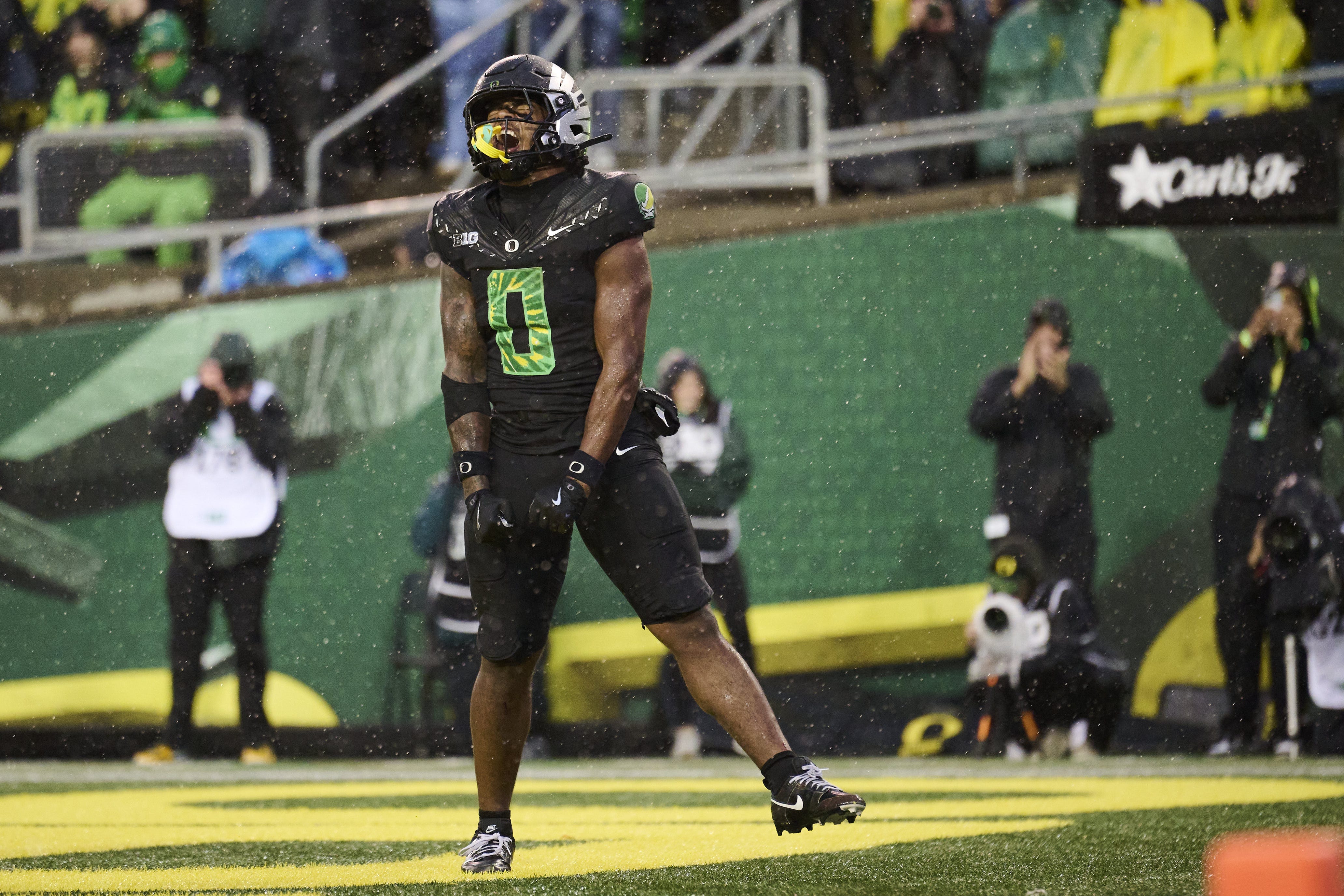 Where Oregon Ducks' offense ranks nationally in key stats following Week 10
