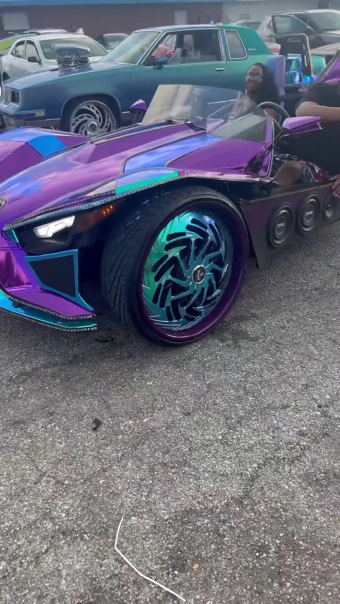 Slingshot on 26” DUB Floaters riding Thru