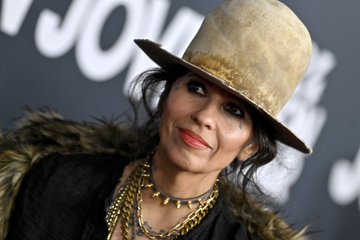 Jennifer Lopez and Linda Perry’s 'What’s Up?' Lip-Sync Is Giving Total ...