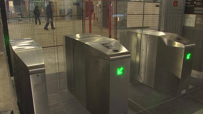 Hundreds wait in line for replacement MARTA cards as tap-to-pay fare ...