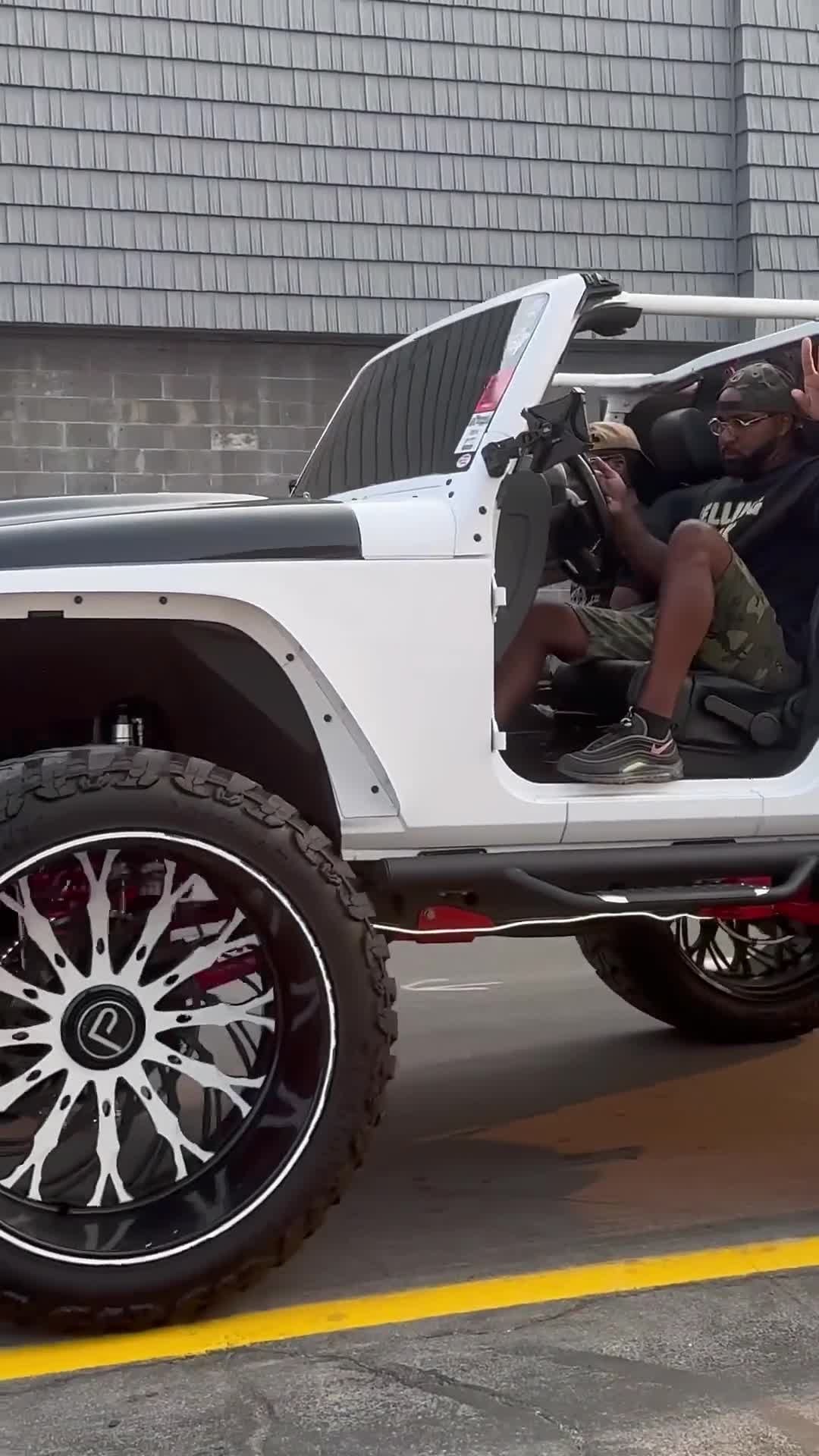 Bro Riding his 2-Door Jeep on Off-road 30’s In Traffic