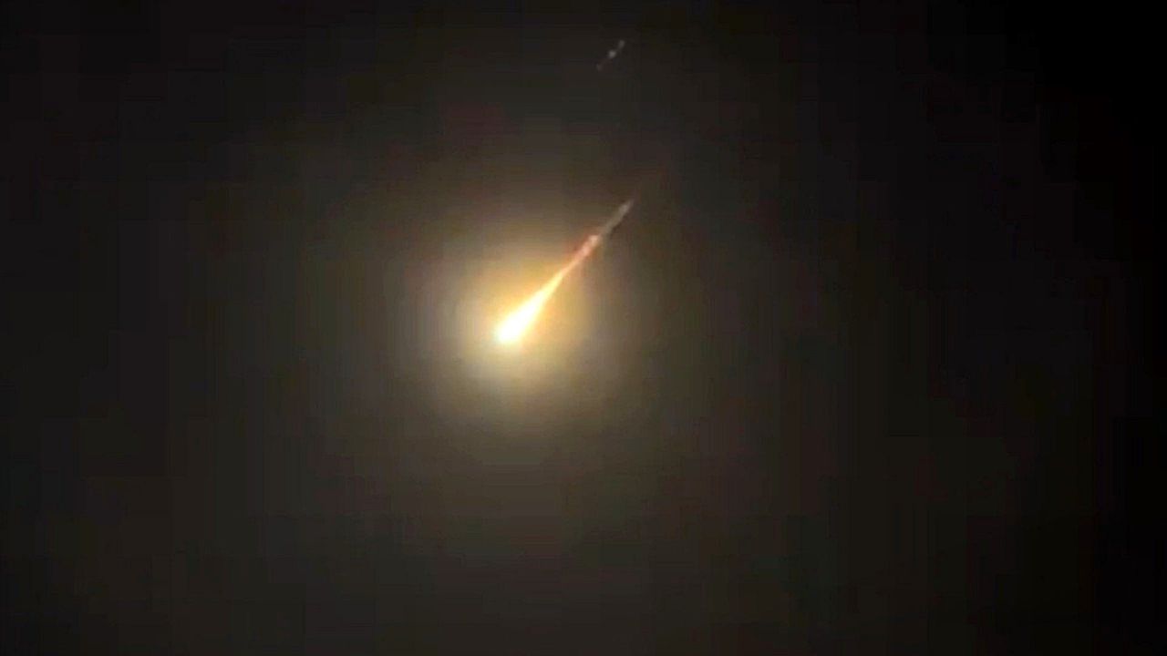 Fireball meteor explodes and lights up night sky over Thailand