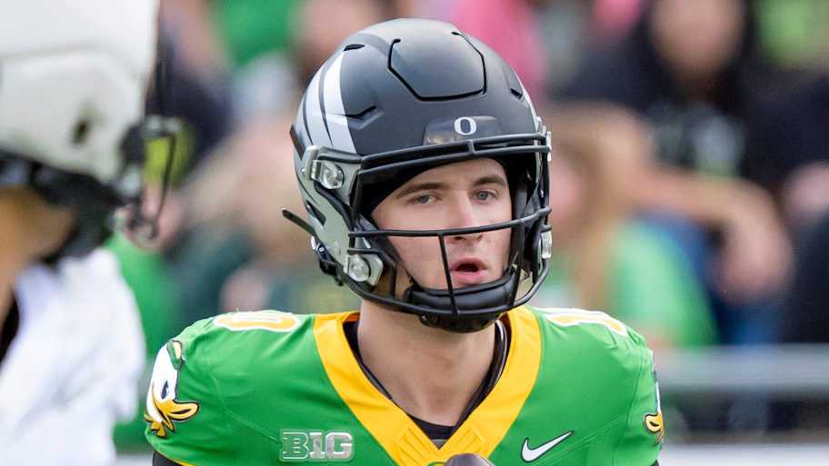 Oregon Ducks Flexing Quarterback Depth With New Rising Star