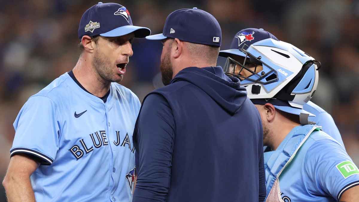 Alejandro Kirk’s clutch 3-run HR puts Blue Jays on top in Game 3