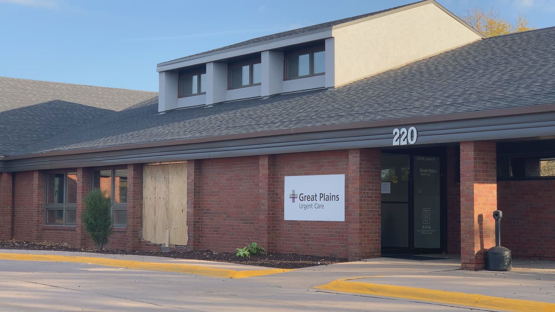 Vehicle crashes into North Platte urgent care, injures pedestrian