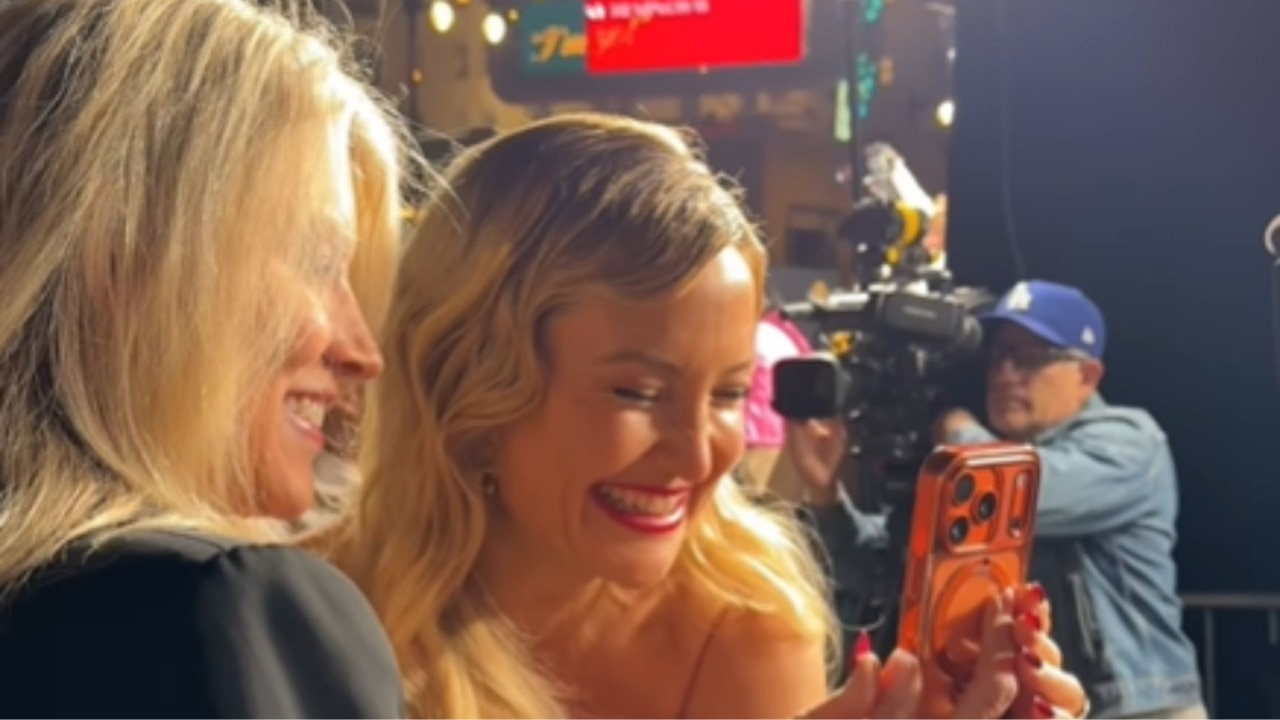 Neil Diamond joins Kate Hudson, Hugh Jackman via FaceTime at AFI Fest