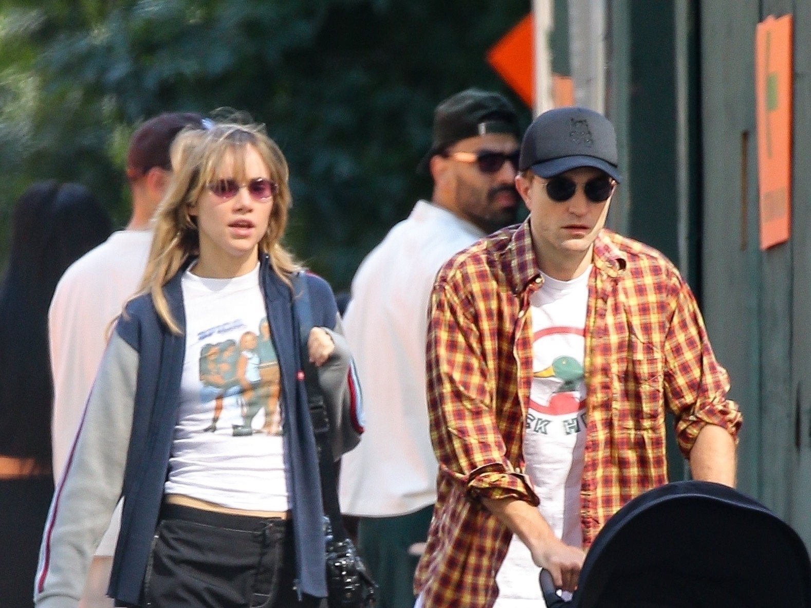 Robert Pattinson and Suki Waterhouse look ‘very in love’ during cozy ...