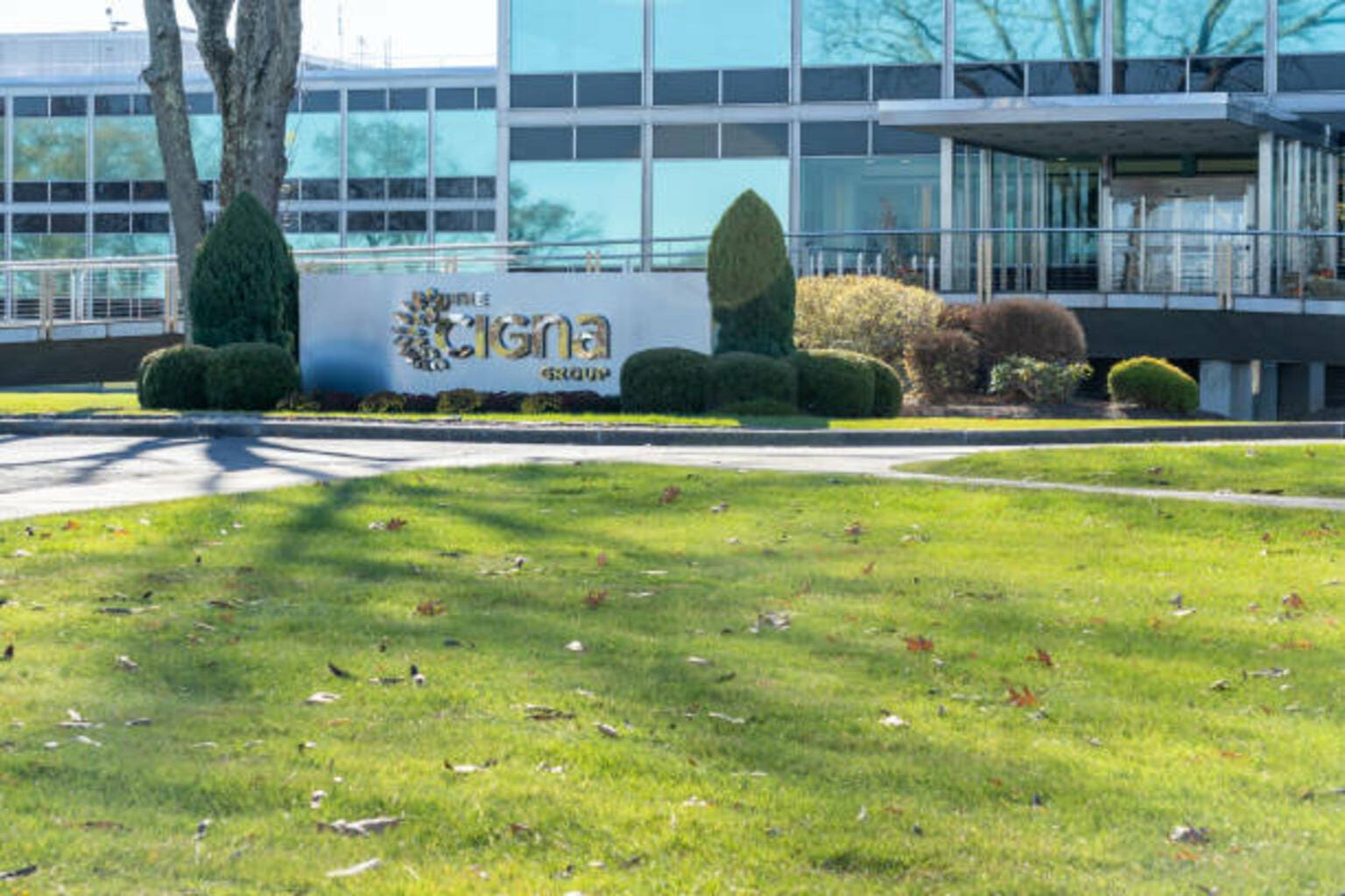 Cigna eliminating drug rebates for PBM clients starting in 2027