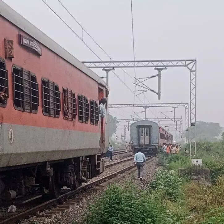 Train decouples near UP-MP border