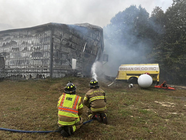 Garage a ‘total loss’ after large fire in Teutopolis