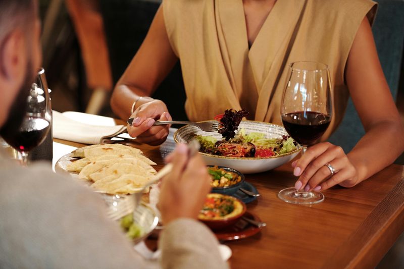 13 Things Women Wish You'd Do on a Date-Without Being Asked