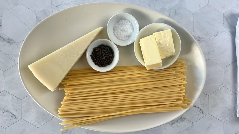Simple, Classic Bucatini Cacio E Pepe Recipe