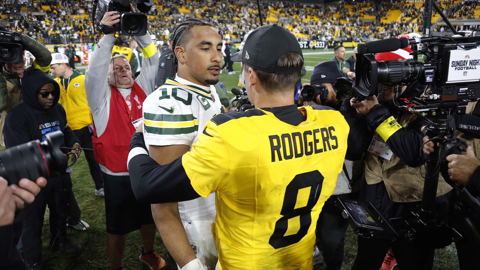 Steelers’ Aaron Rodgers Offers No Details on Jersey Exchange With ...