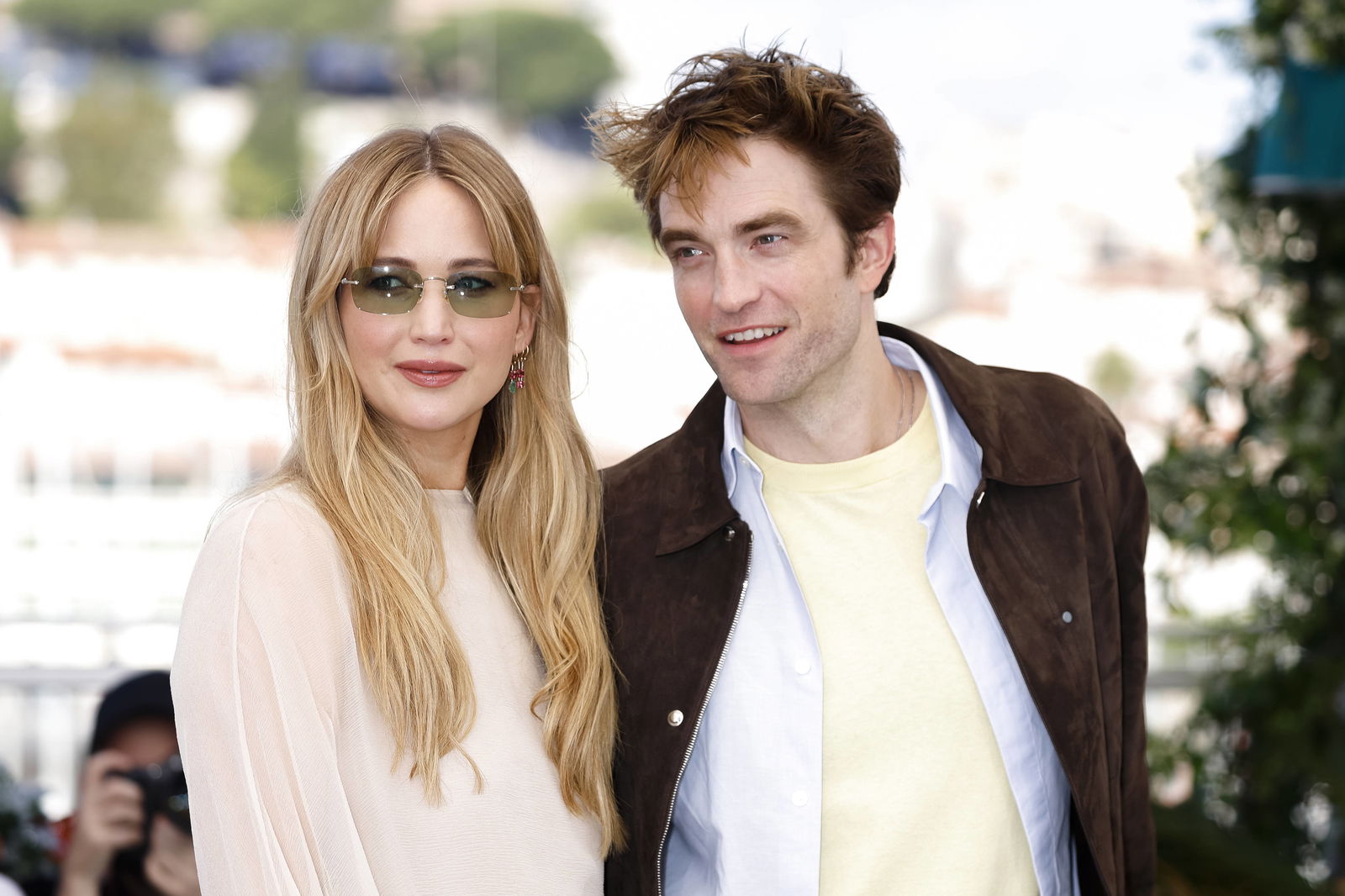 Robert Pattinson Reveals How He Became Jennifer Lawrence’s “Useless ...