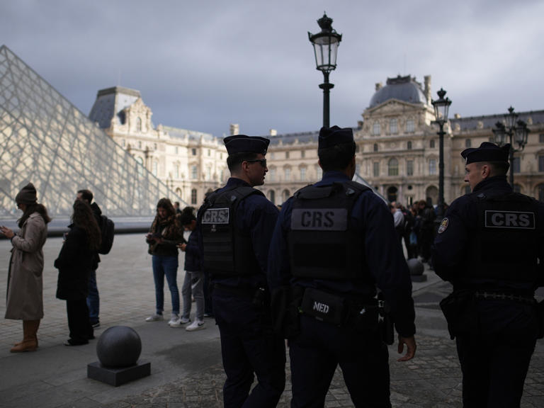 Paris prosecutor 'deeply regrets' arrests of Louvre jewel heist ...