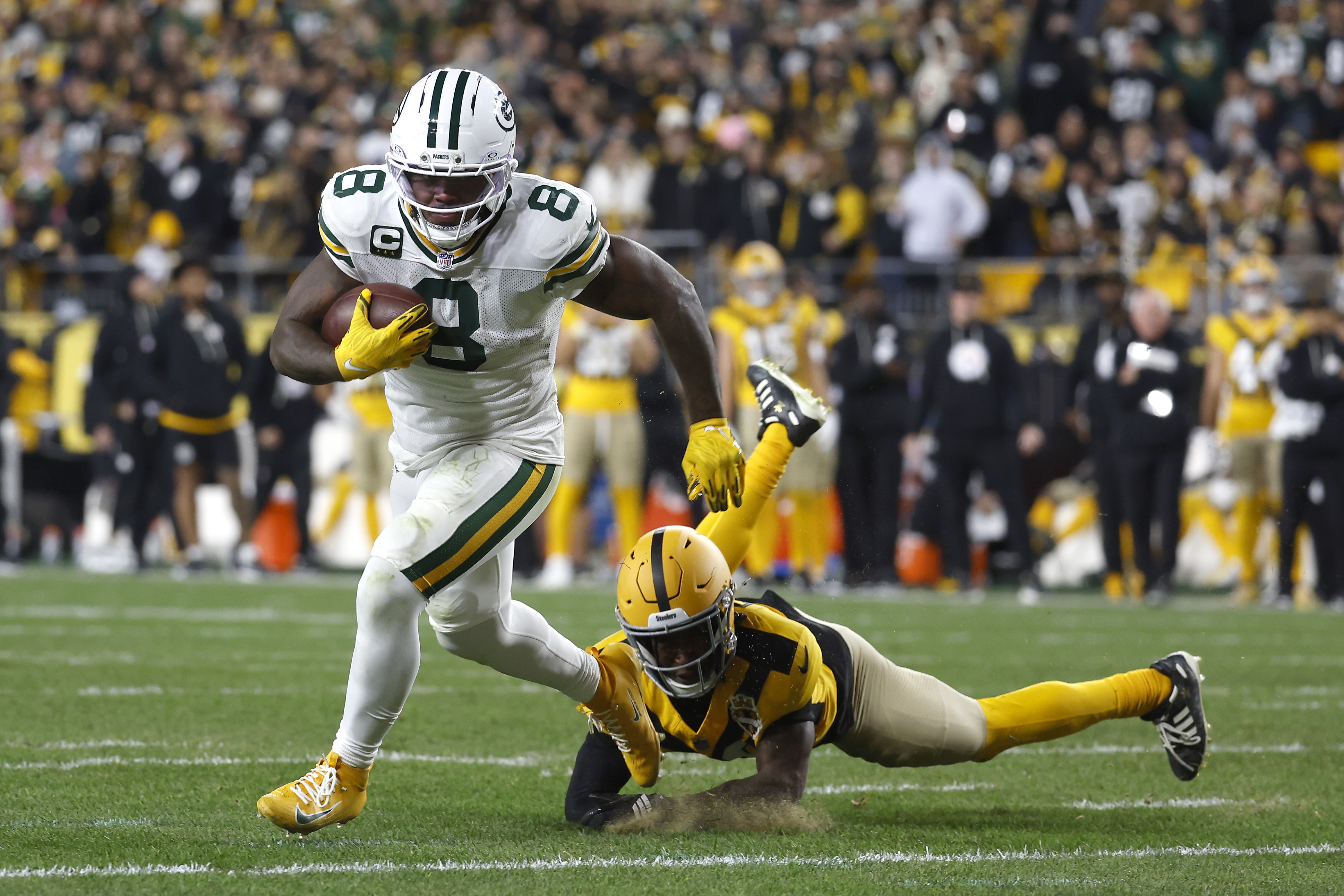 Quiet night from Josh Jacobs doesn’t slow red-hot Packers down