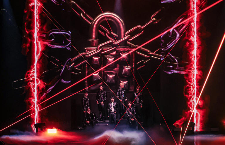 'JYP그룹' NEXZ, 데뷔 첫 국내 단독 콘서트 성료 "NEX2Y와 앞으로도"