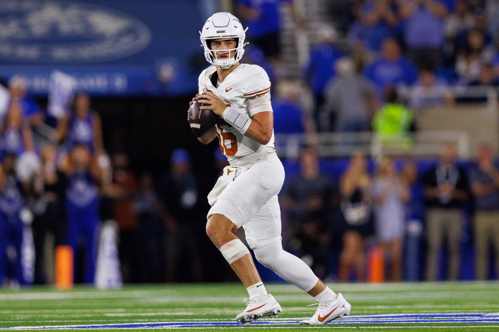 Texas QB Arch Manning named Manning Award “Star of the Week”