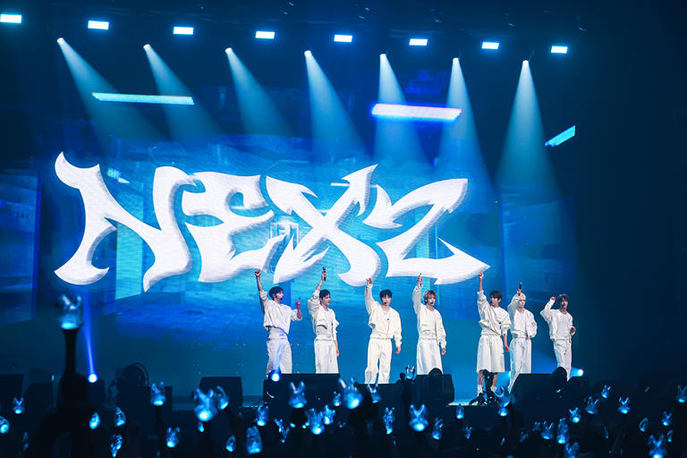 'JYP그룹' NEXZ, 데뷔 첫 국내 단독 콘서트 성료 "NEX2Y와 앞으로도"
