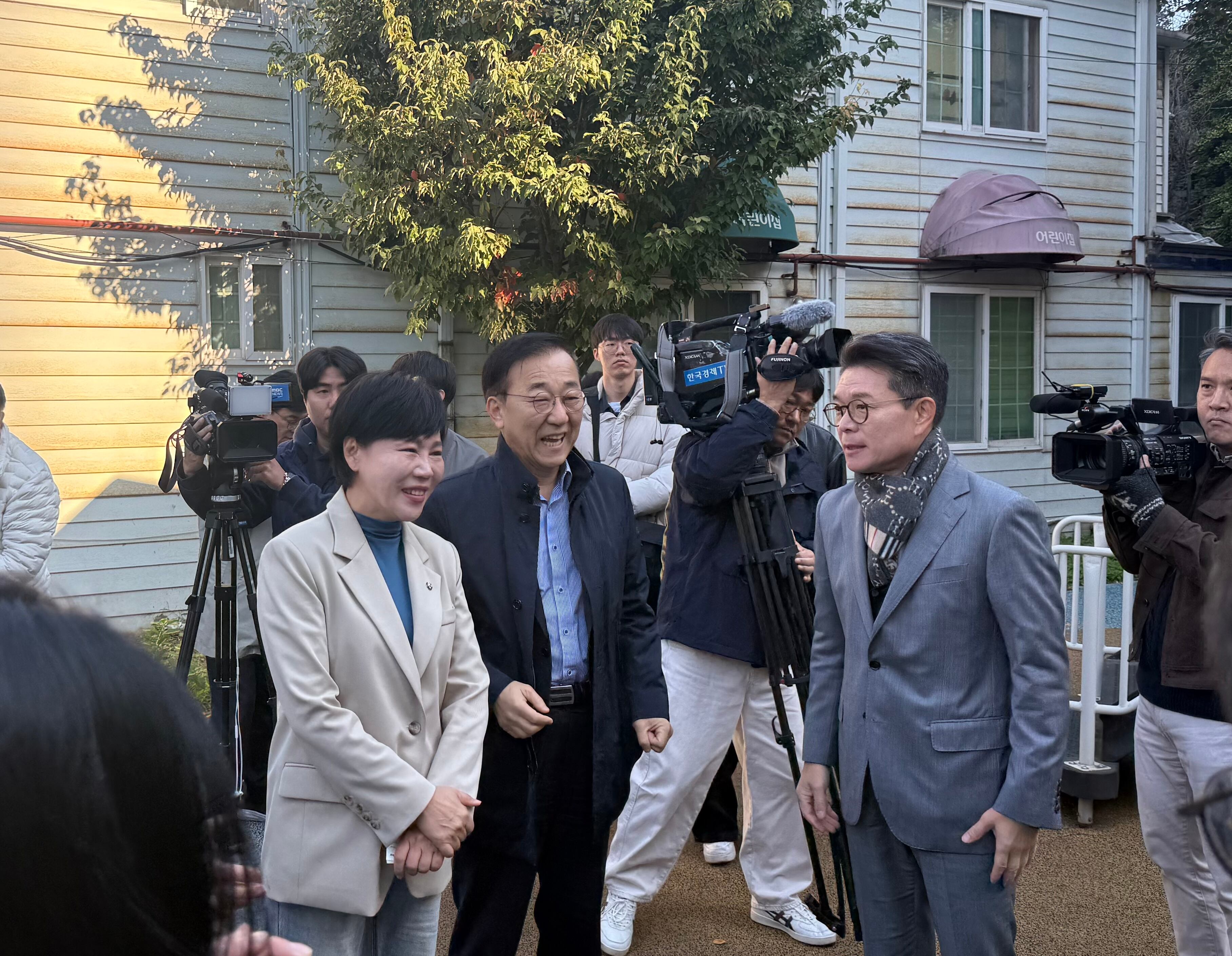 Minister Kim Yun-duk Apologizes Over Lee Sang-kyeong’s Resignation