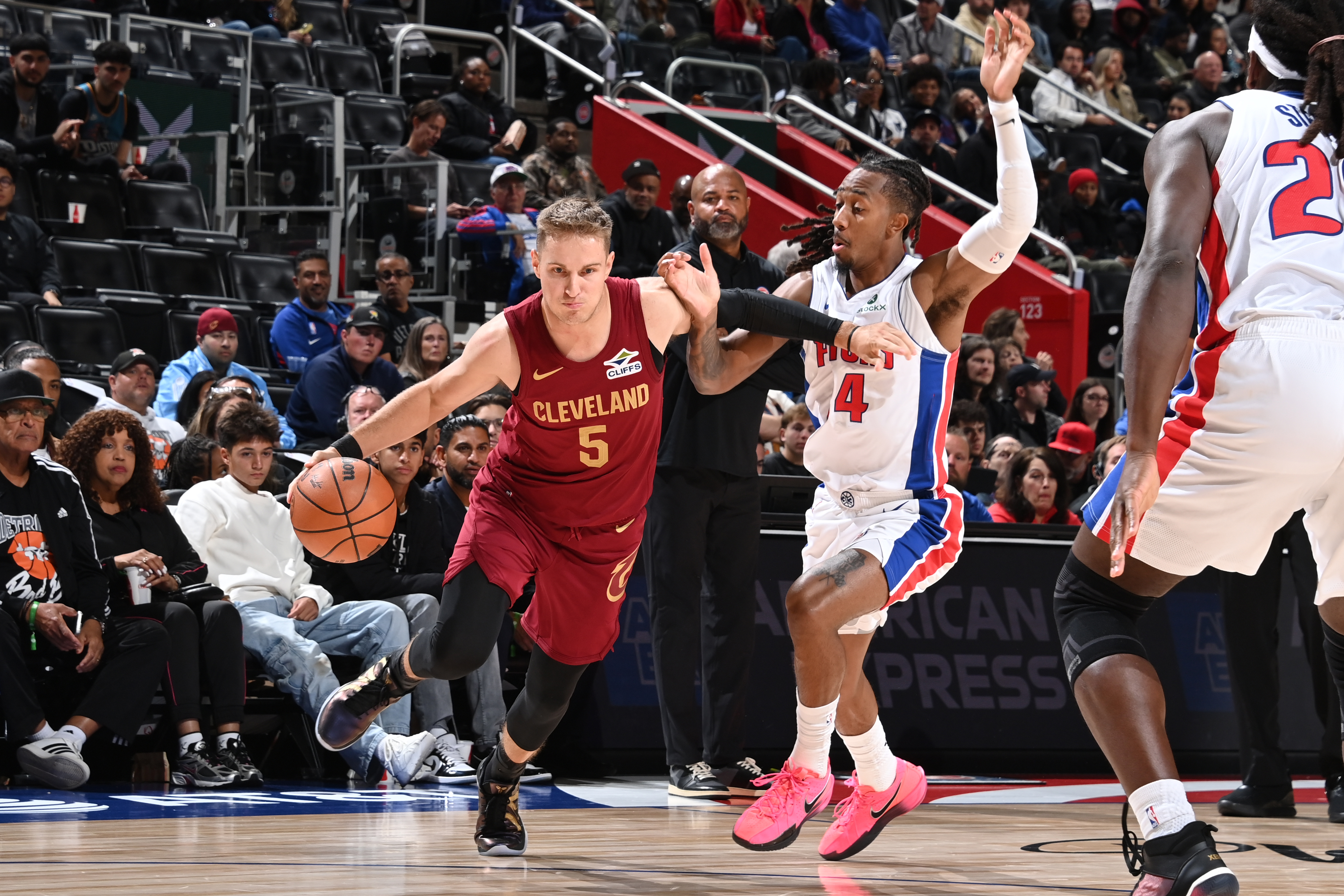 Sam Merrill leaves Cavs vs. Pistons with a hip injury