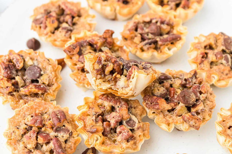Mini Pecan Pie Bites (With Chocolate Chips!)