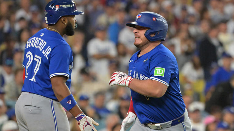 Alejandro Kirk’s clutch 3-run HR puts Blue Jays on top in Game 3