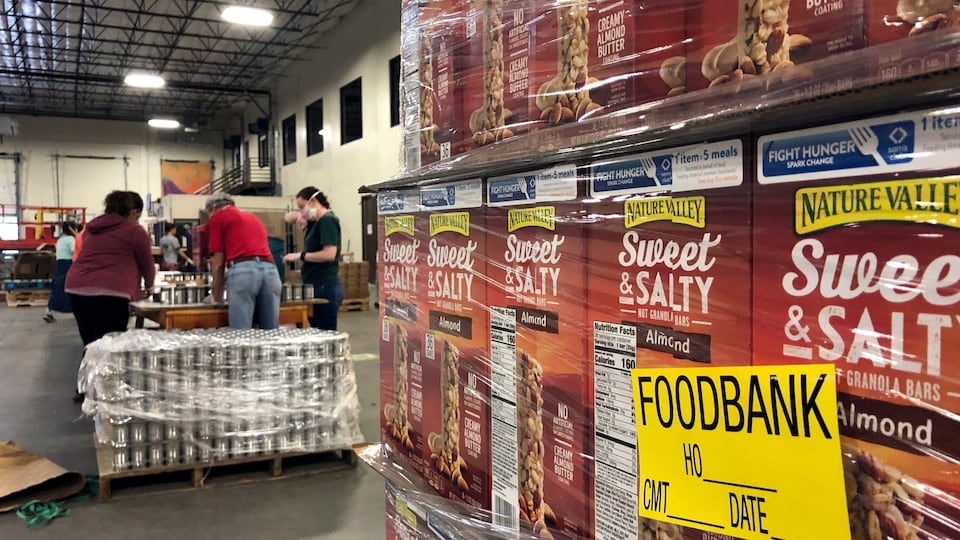 Military service members receive list of food banks