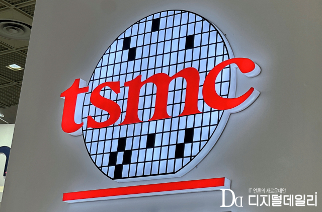 TSMC, 타이중서 1.4나노 'A14 팹' 착공 본격화…49조원 투입 [소부장반차장]