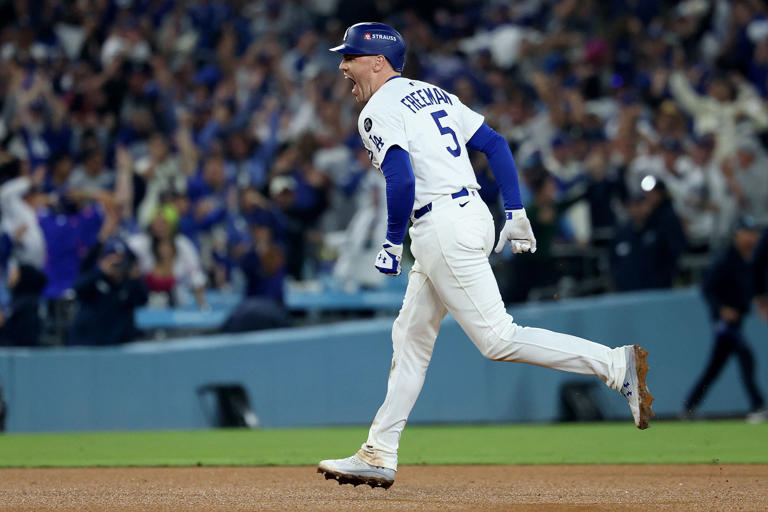 Freeman's 18-Inning Homer Gives Dodgers 2-1 Lead