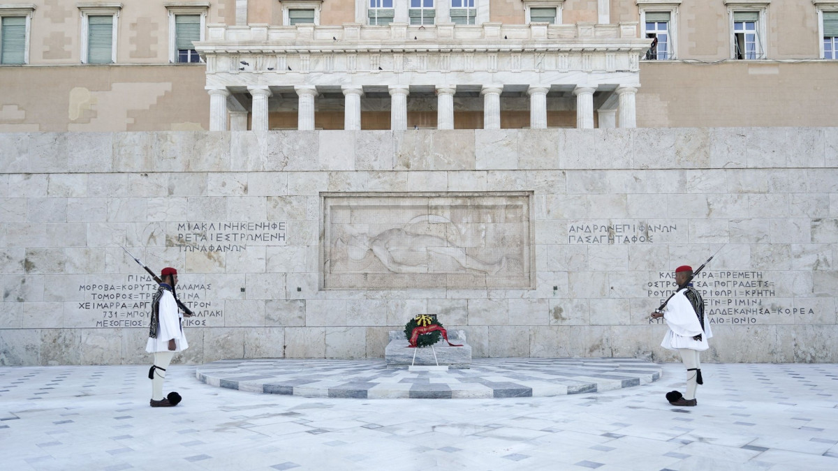 ΣΥΡΙΖΑ για 28η Οκτωβρίου: Τιμούμε τον Άγνωστο Στρατιώτη που έδωσε τη ...