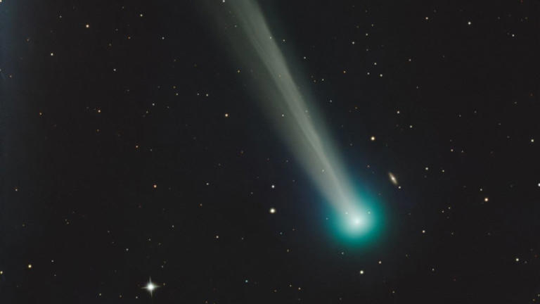 Is comet C/2025 R2 (SWAN) still visible from Earth? Here’s how to spot ...