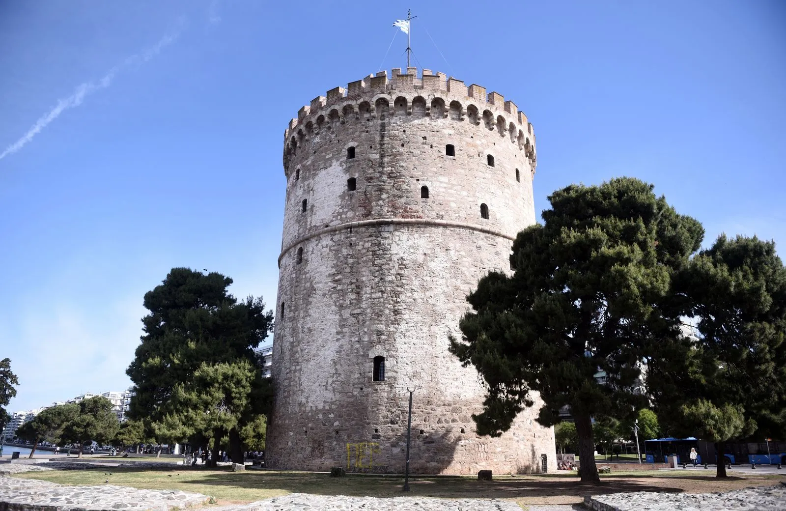 Τραγωδία στη Θεσσαλονίκη: 19χρονος έπεσε από μπαλκόνι και σκοτώθηκε