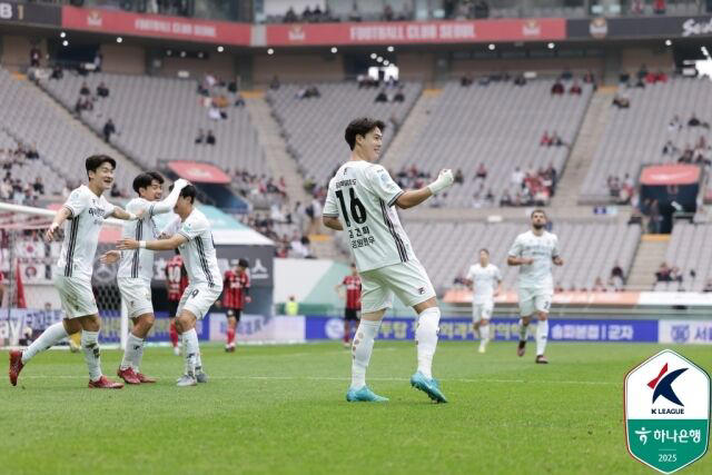 ACLE '3위'·2년 연속 '파이널A' 진입, 그럼에도 정경호 감독에게 주어진 '메가폰' [MD이슈]