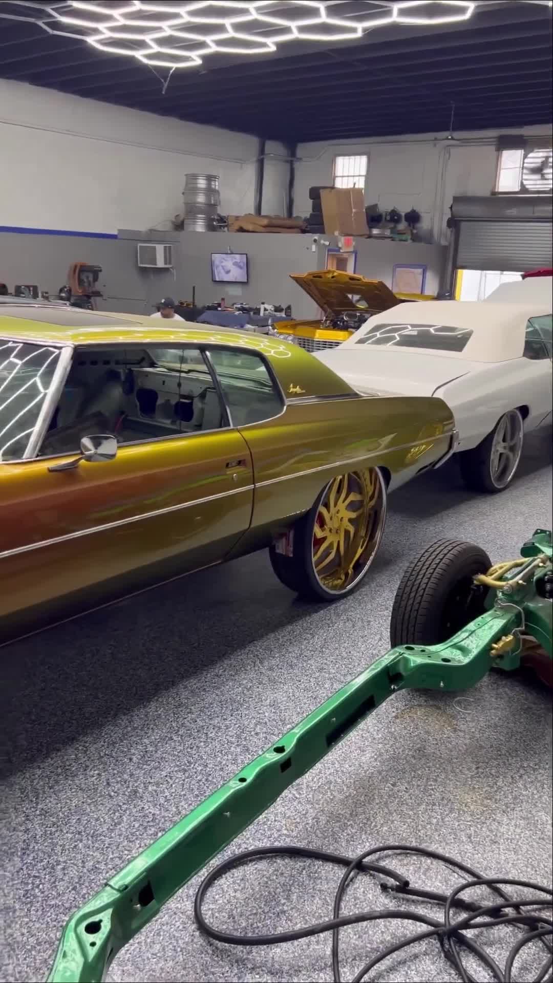 💦 Outrageous Chevy donk on 30’s at Blue-Magic built