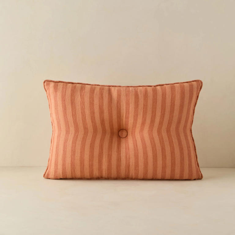 Julia Louis-Dreyfus’s Rich, Earthy Sofa Color Transforms Her Beige ...