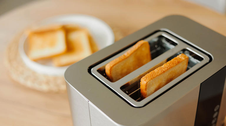 Toast First, Grill Later: The Grilled Cheese Trick You're Missing