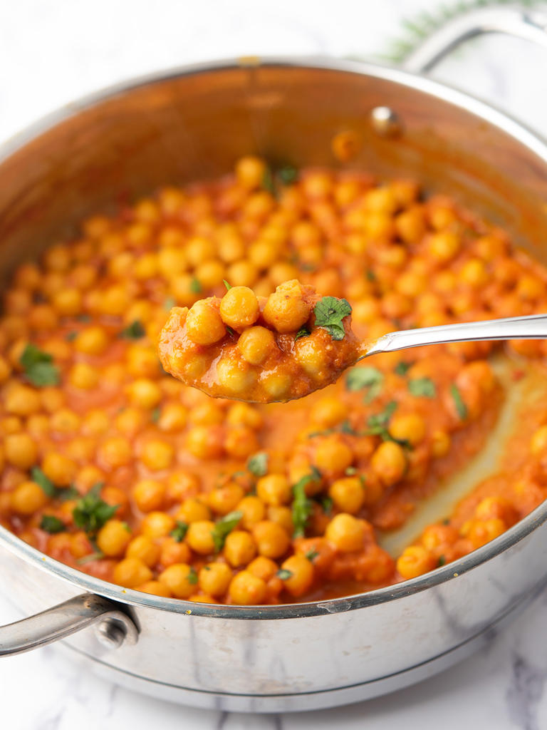 Creamy chickpea curry (without coconut milk)
