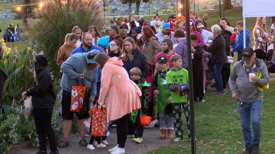 New Bridge Trunk or Treating brings in thousands of families for a ...