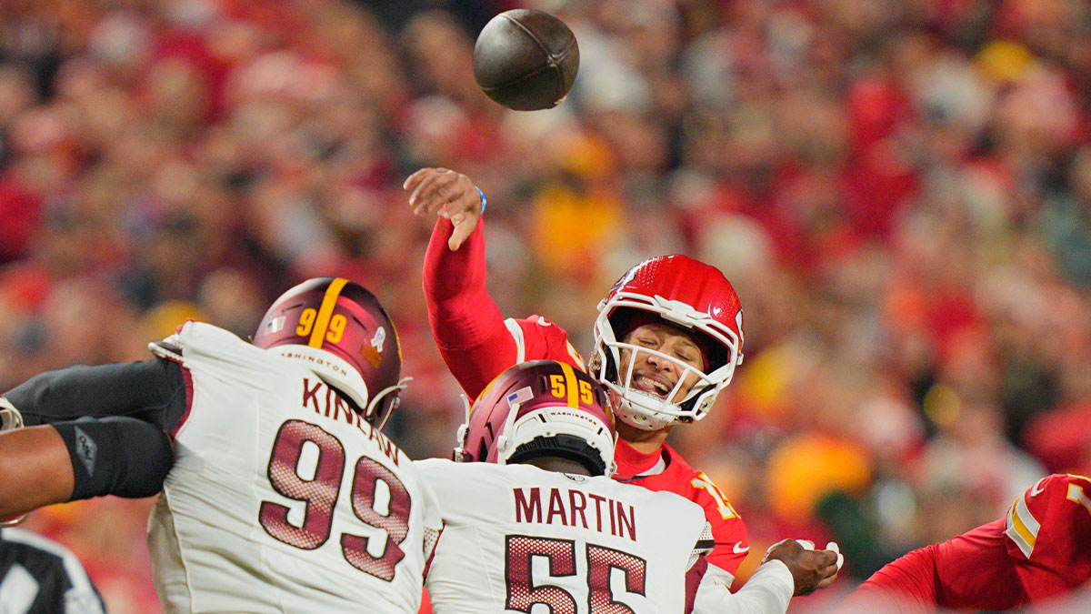 Chiefs QB Patrick Mahomes’ luck keeps getting worse with Travis Kelce ...
