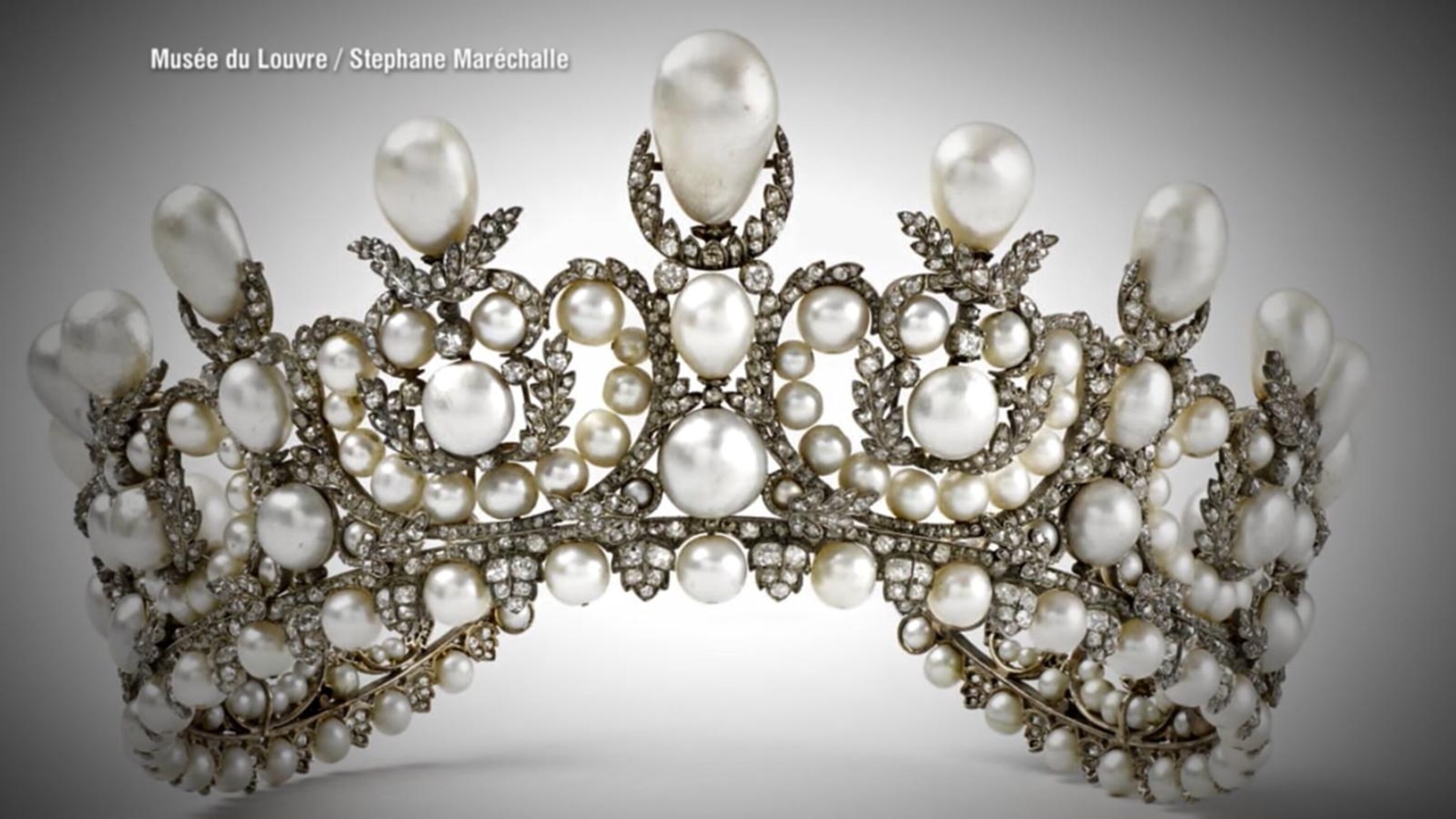 2 men arrested in brazen Louvre jewelry heist