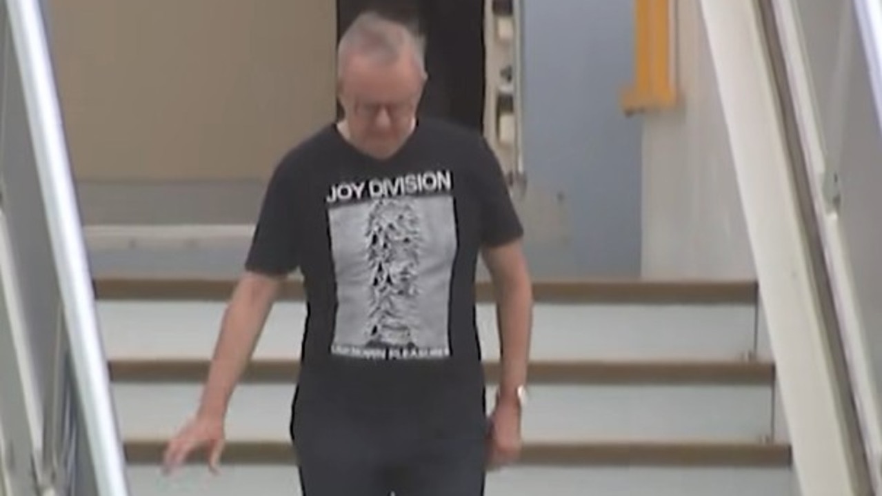 ‘Anti-Semitism’: Wild call on Albo’s T-shirt