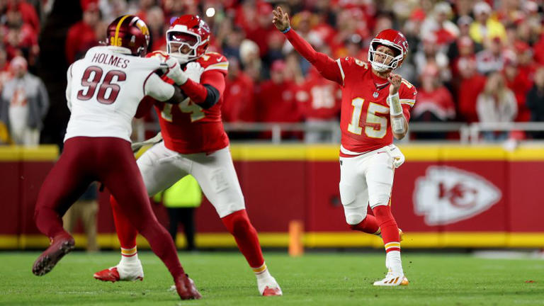 Patrick Mahomes overcomes worst game start in his career to lead Chiefs ...