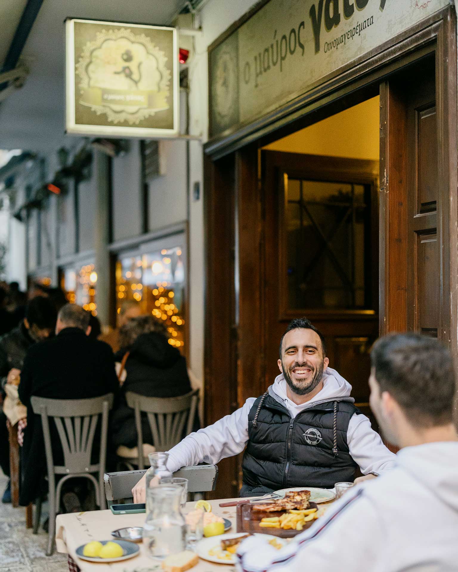 Τα παρεΐστικα: 10 στέκια σε γειτονιές της Αθήνας
