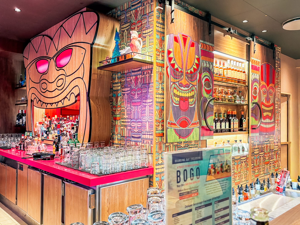 Everything you need to know about dining and drinks on Allure of the ...